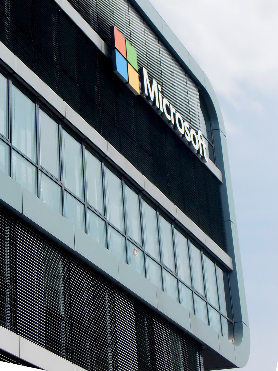 Microsoft profite de l'IA pour se rapprocher du sommet de la Bourse ...